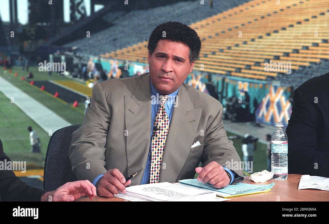 Greg Gumbel On The Set Of Super Bowl Xxx Dallas Cowboys Vs Pittsburgh ...
