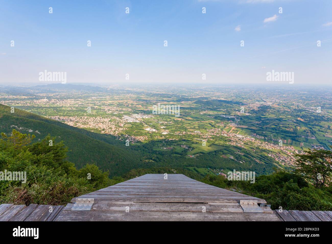 Parachute platform hi-res stock photography and images - Alamy