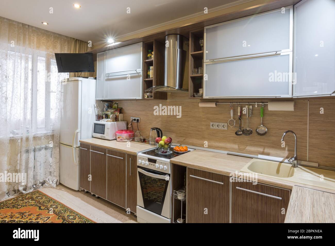 Modern wall mounted kitchen cabinets hi-res stock photography and ...