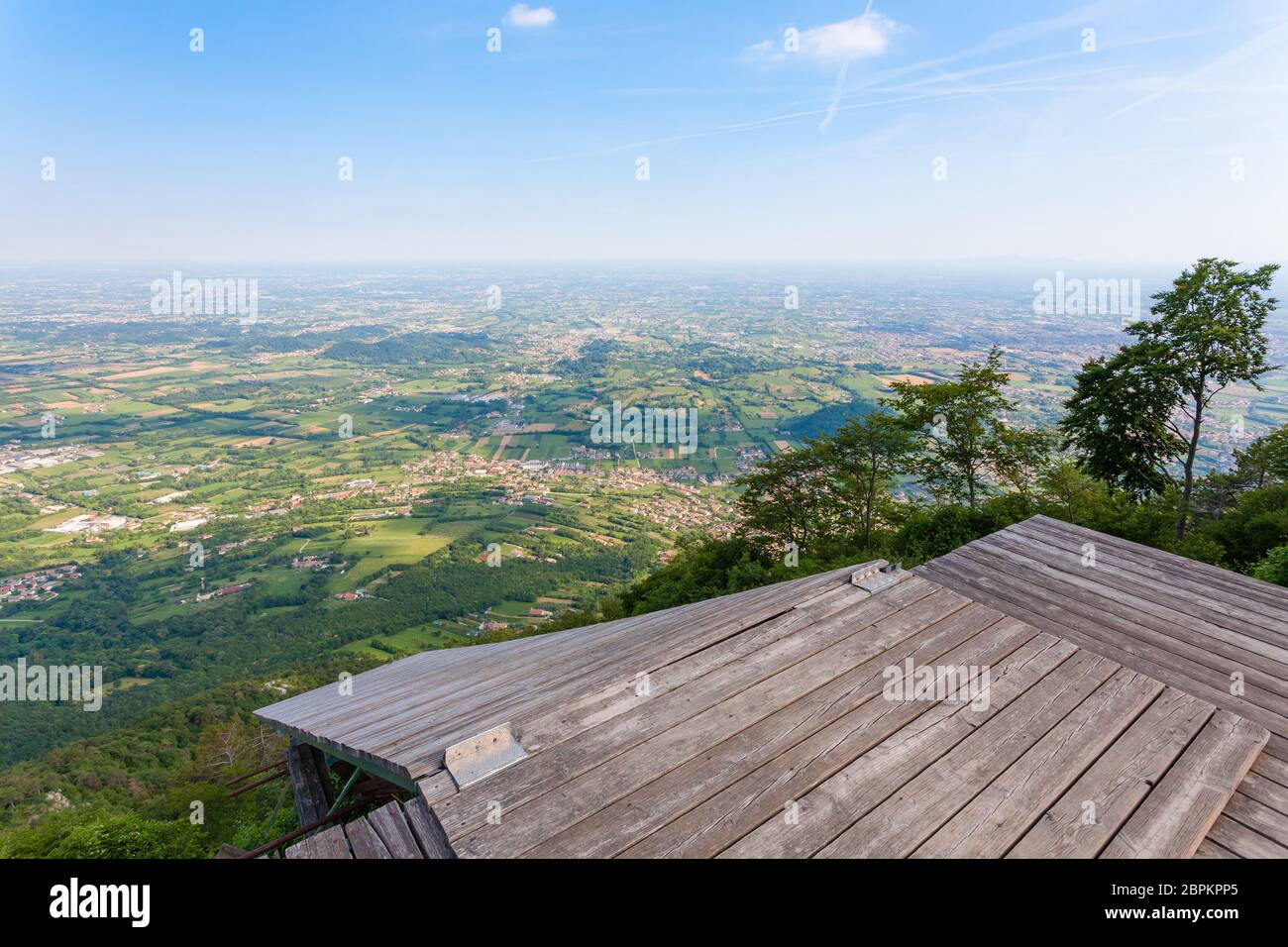 Paragliding platform hi-res stock photography and images - Alamy