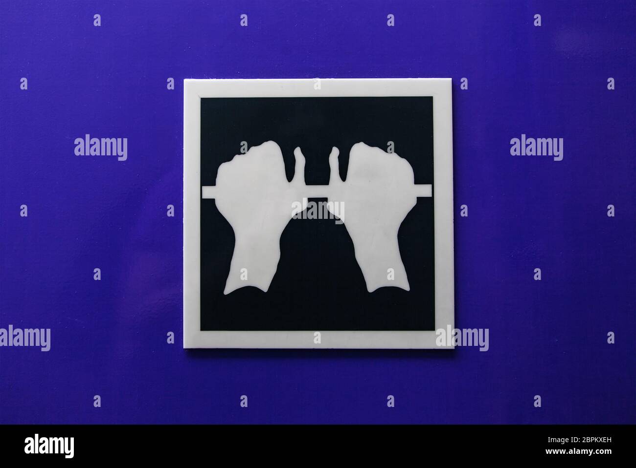 Push door sign sticker hi-res stock photography and images - Alamy