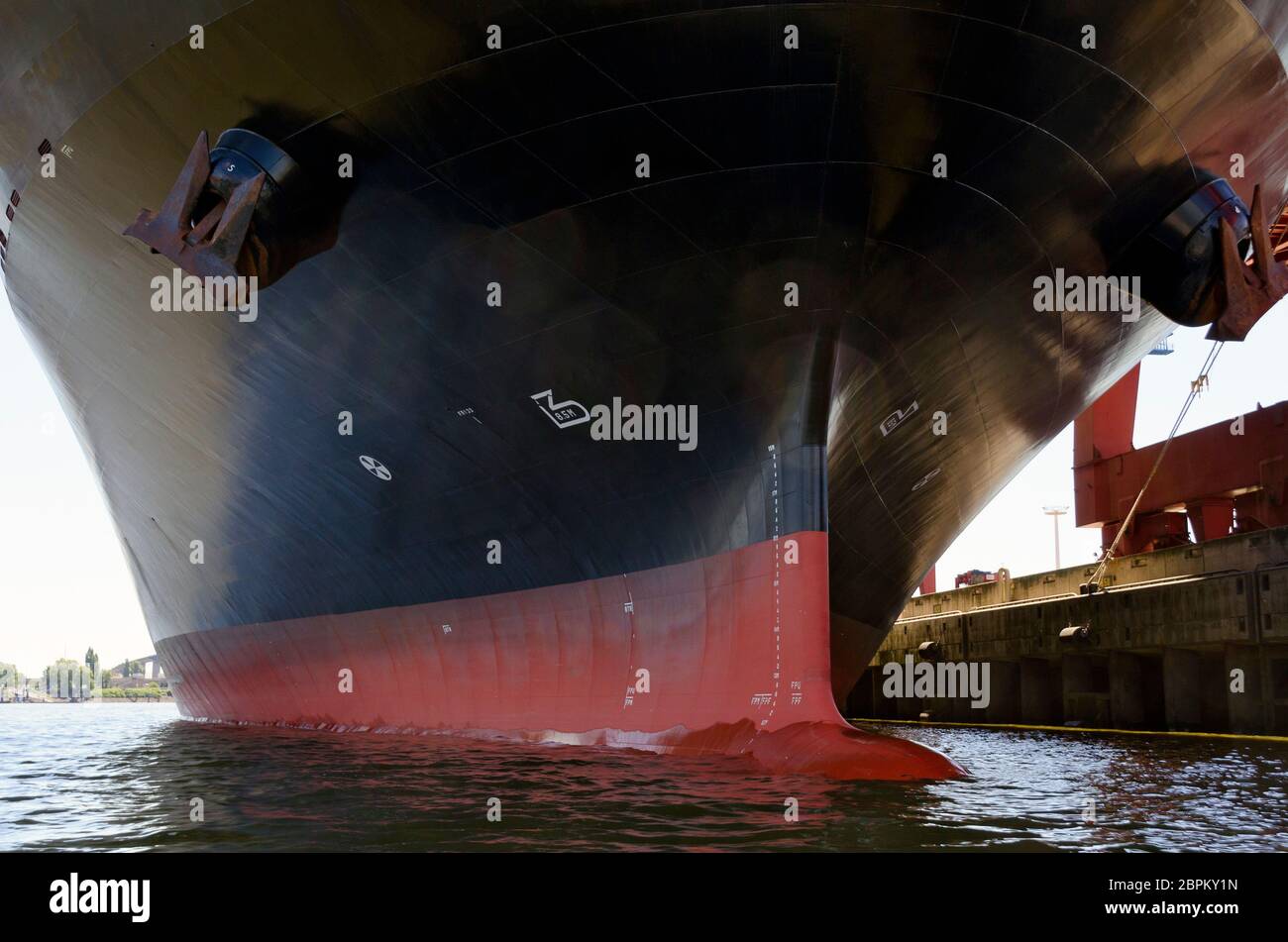Bulbous hull hi-res stock photography and images - Alamy