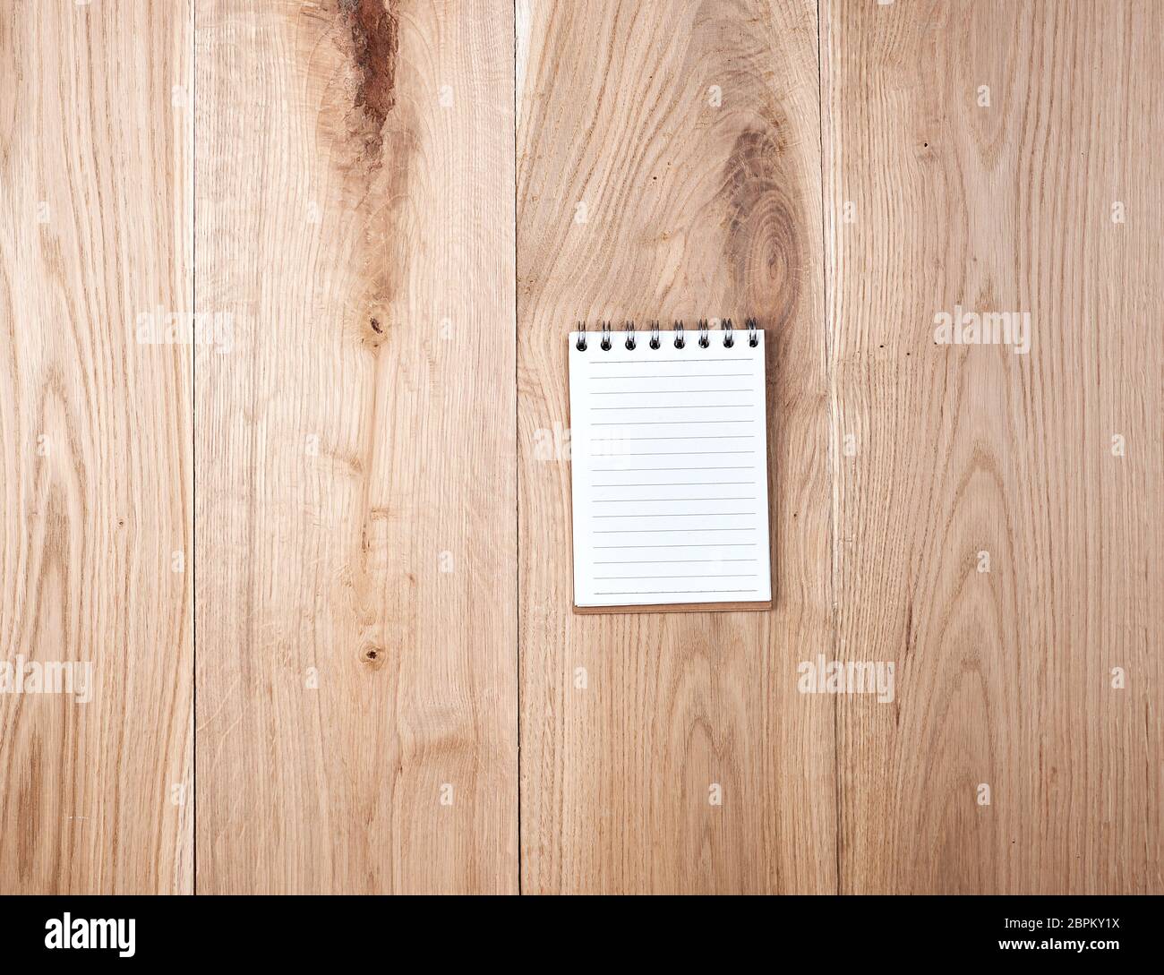 open blank note pad in line on wooden background Stock Photo - Alamy