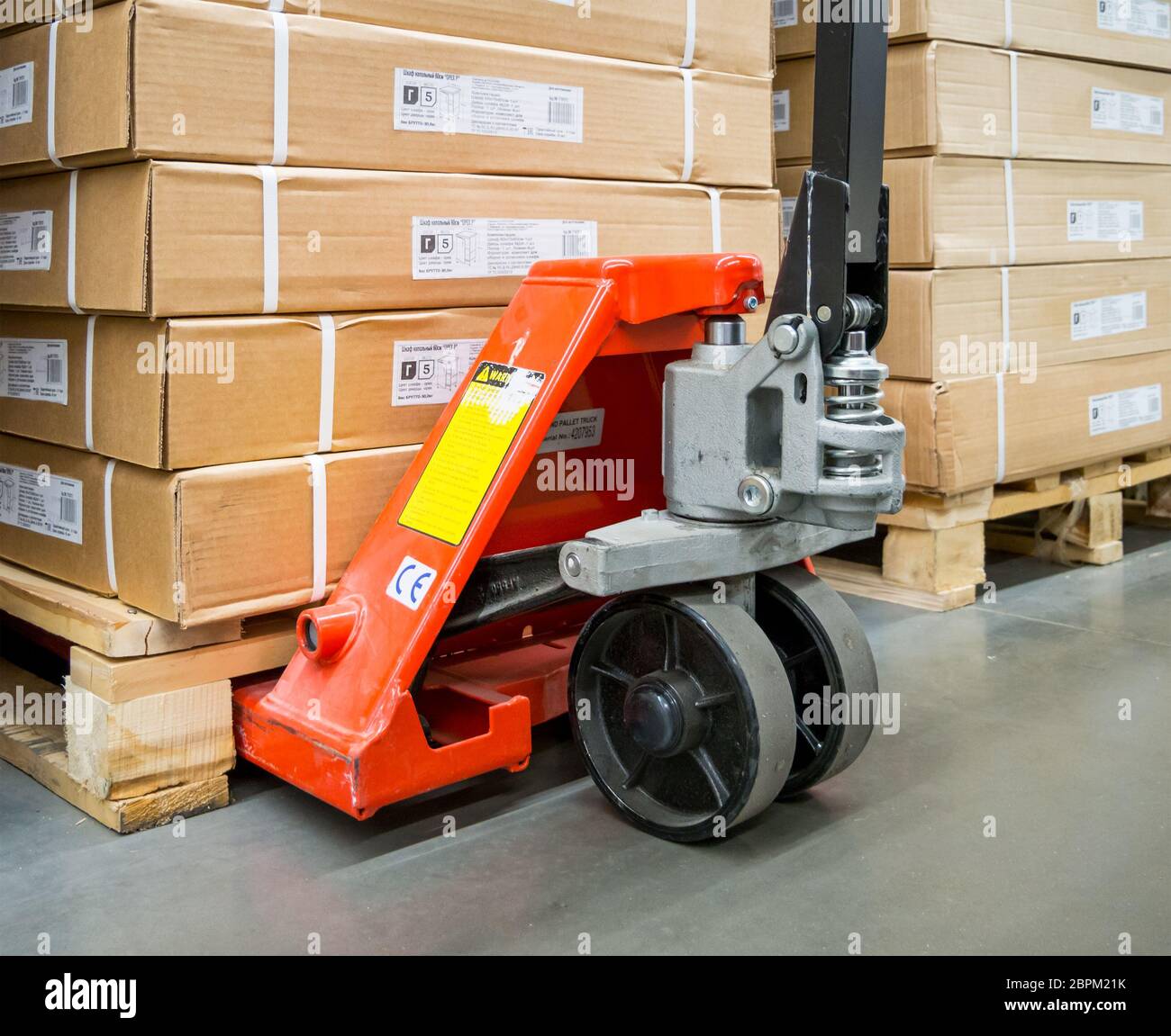 Manual forklift hoist hi-res stock photography and images - Alamy