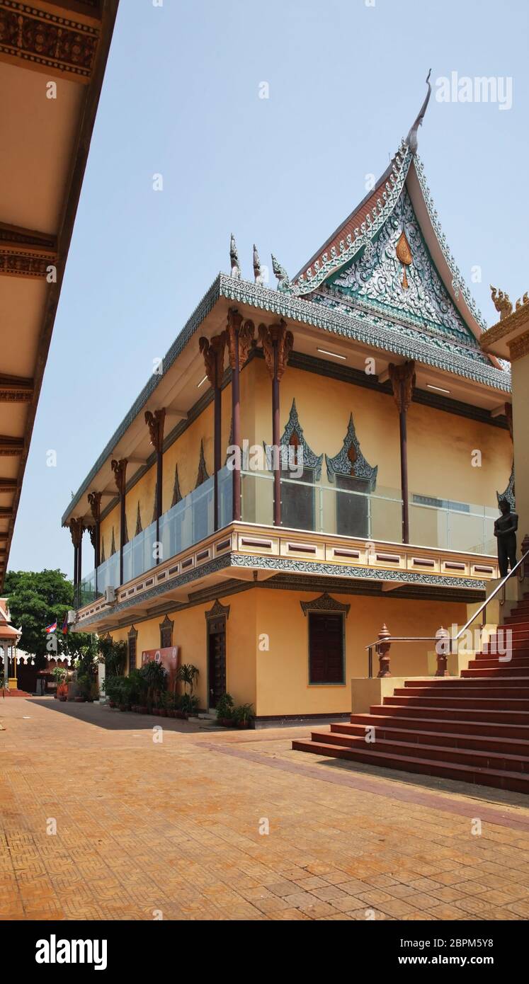 Wat Ounalom (Unnalom) temple in Phnom Penh. Cambodia Stock Photo - Alamy