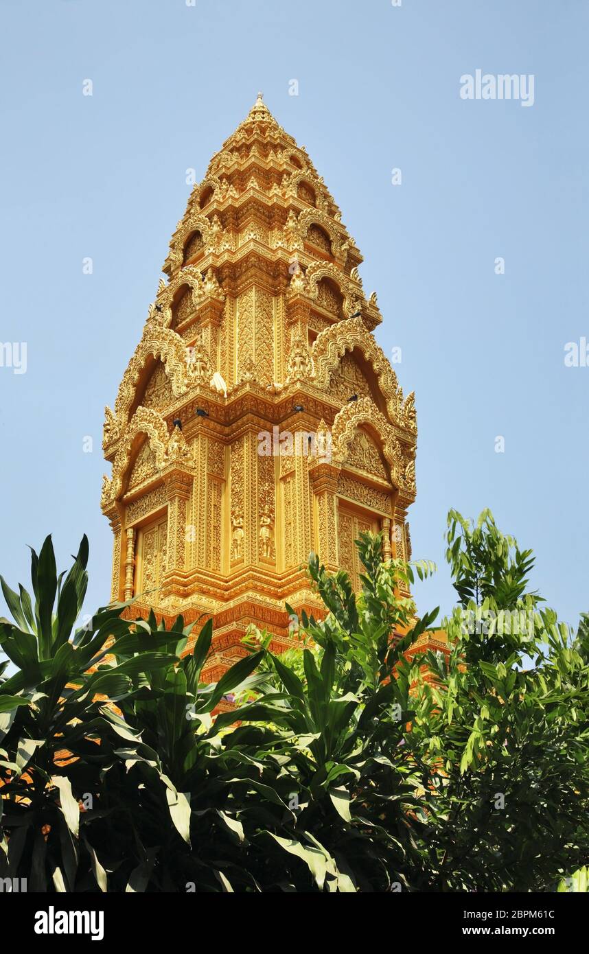 Wat Ounalom (Unnalom) temple in Phnom Penh. Cambodia Stock Photo - Alamy