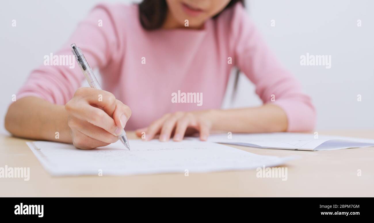 Shaking hand students hi-res stock photography and images - Alamy