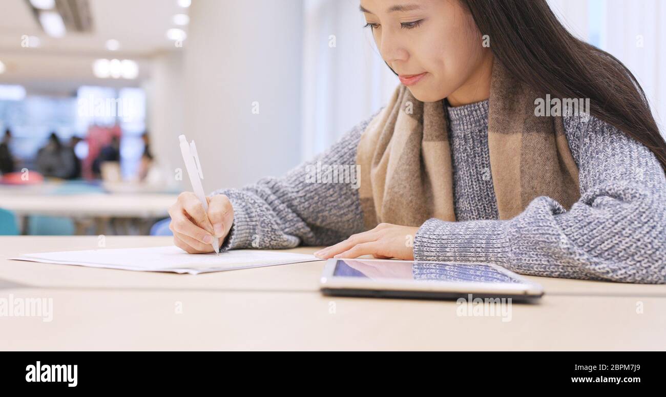 Teenager revision woman hi-res stock photography and images - Alamy