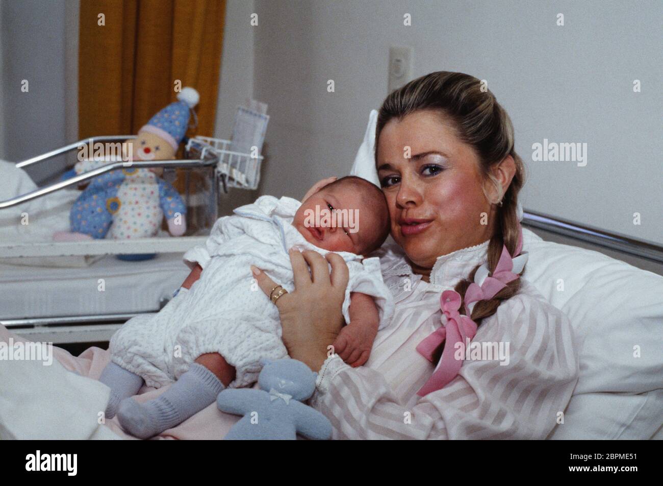 Marijke Amado - Geburt von Sohn Kia - Die niederländische Moderatorin ...