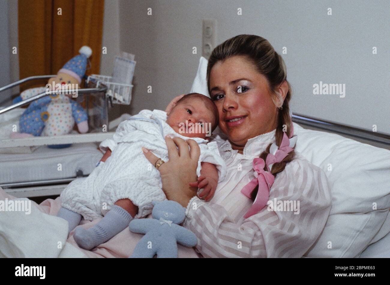 Marijke Amado - Geburt von Sohn Kia - Die niederländische Moderatorin ...