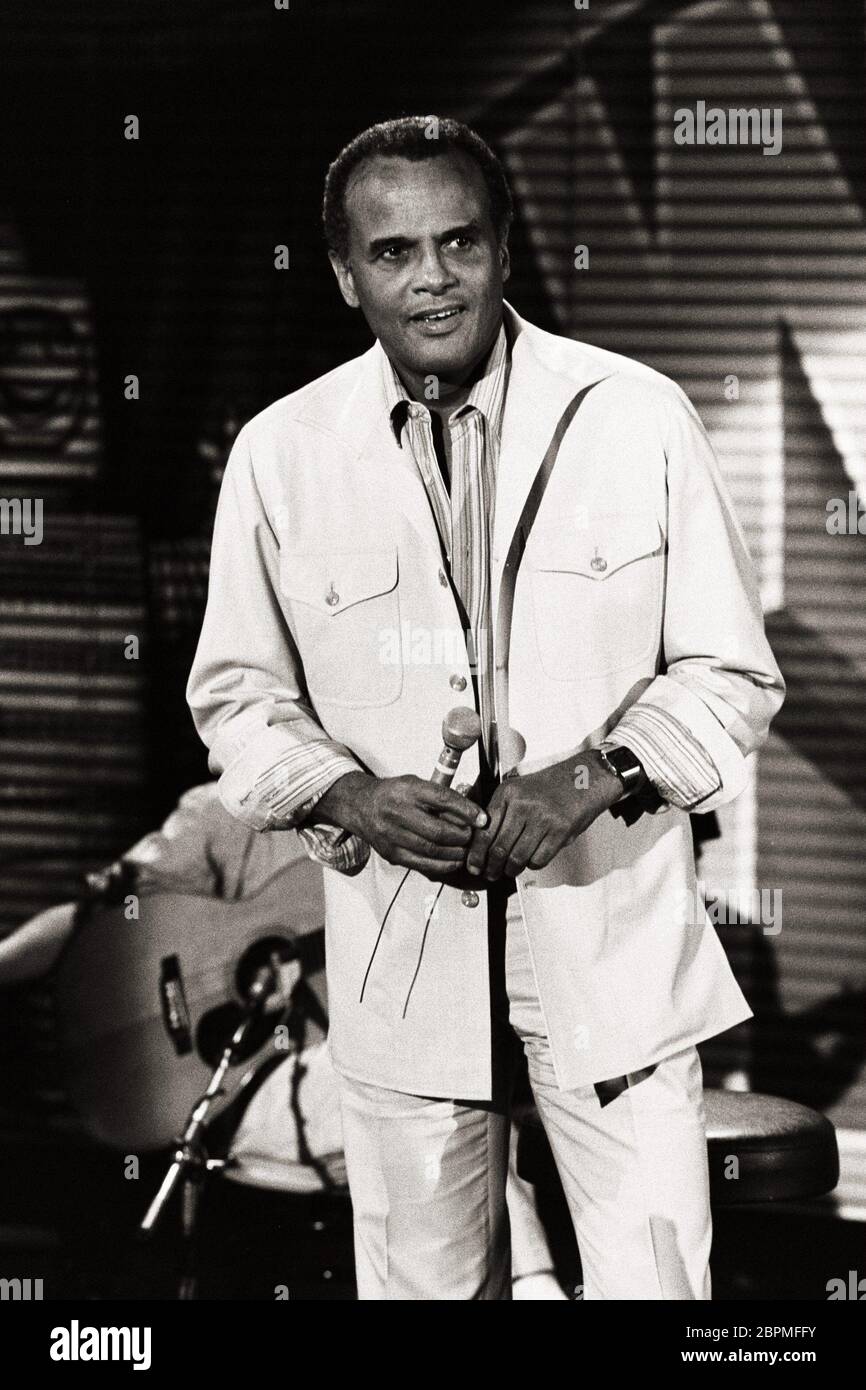 Nachdenklich schwarz hi-res stock photography and images - Alamy