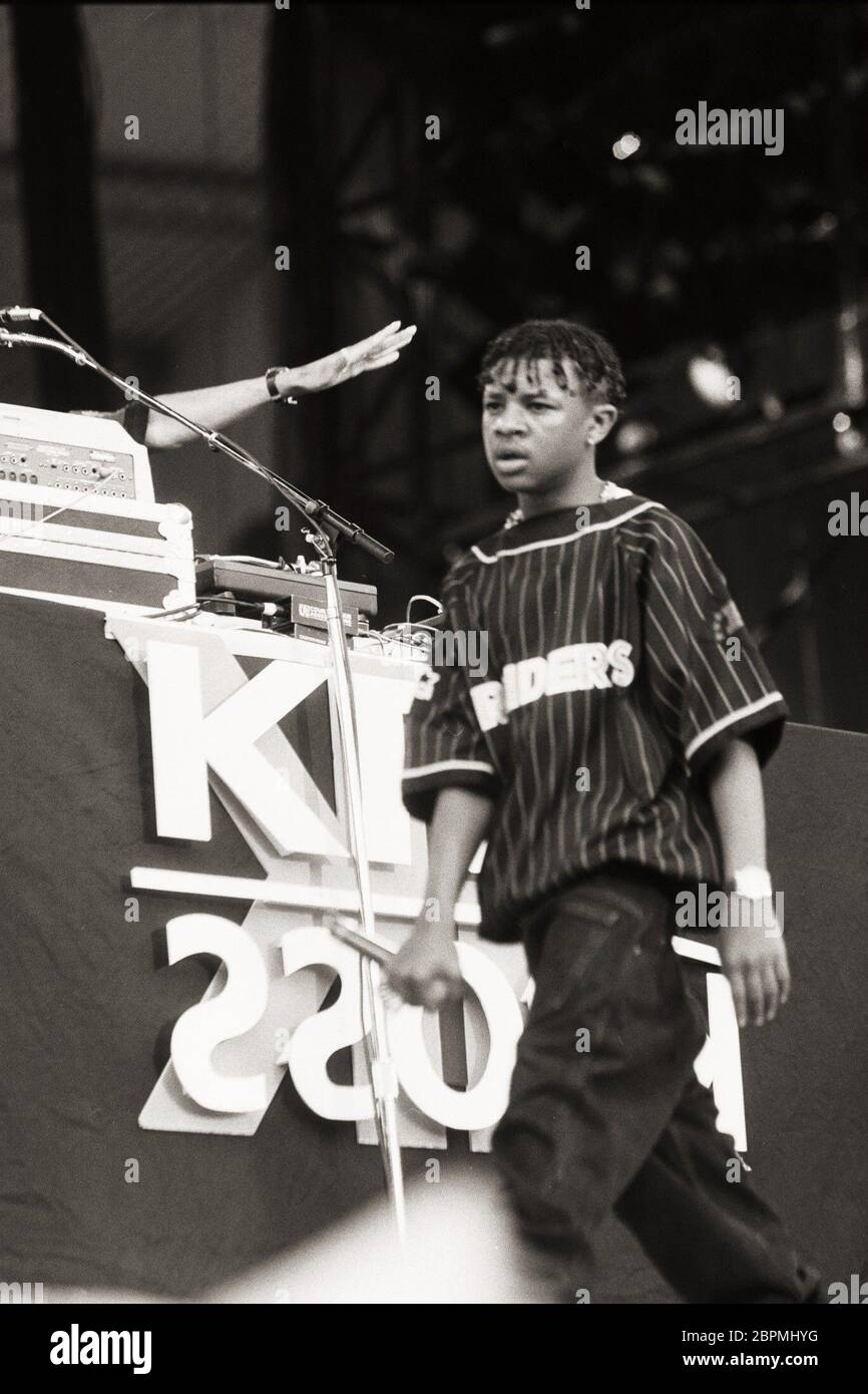 Kris kross hi-res stock photography and images - Alamy