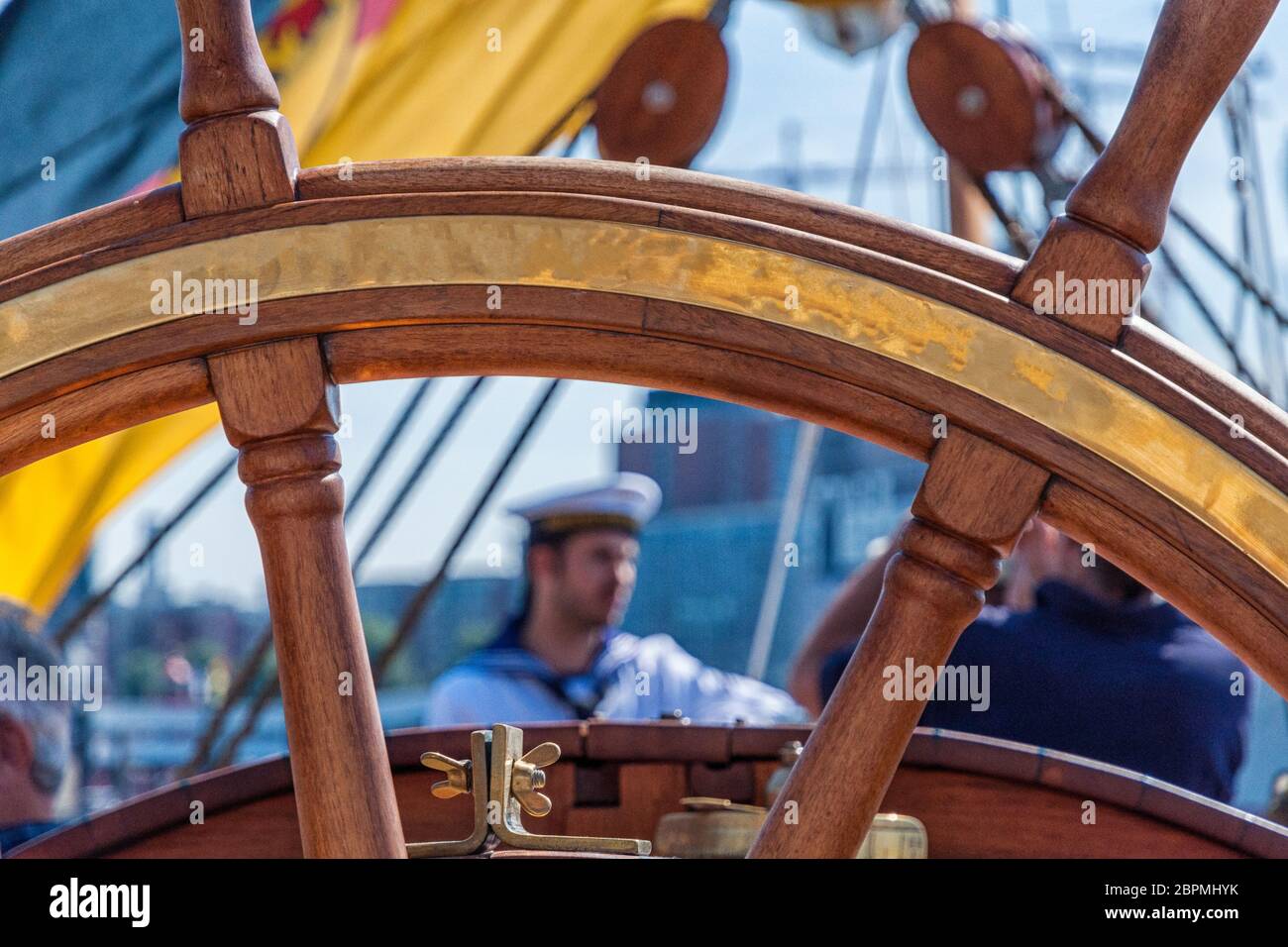 The wooden steering wheel on a sailing ship Stock Photo - Alamy