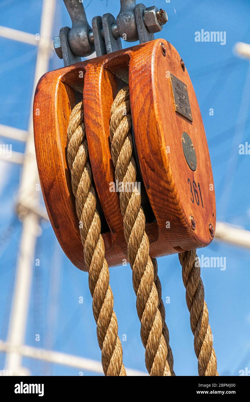 Block rigging on ship hi-res stock photography and images - Alamy
