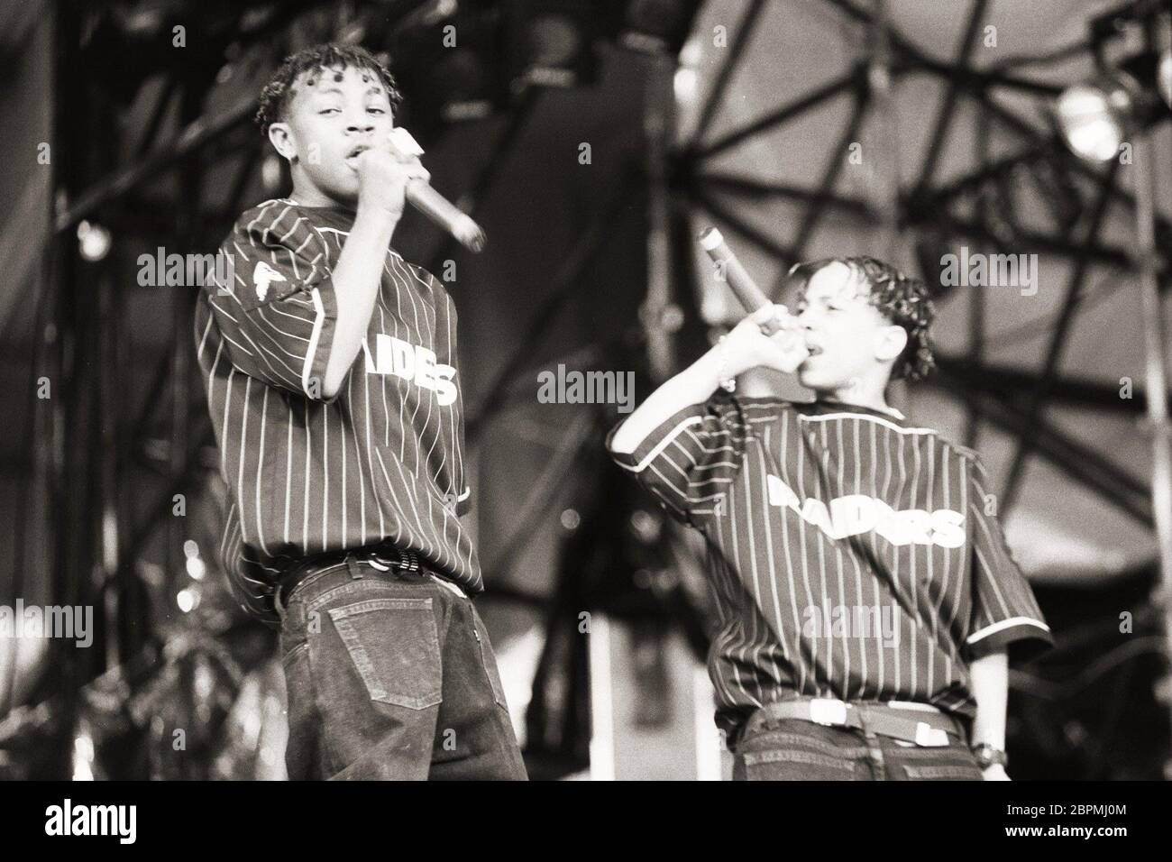 Kris kross hi-res stock photography and images - Alamy