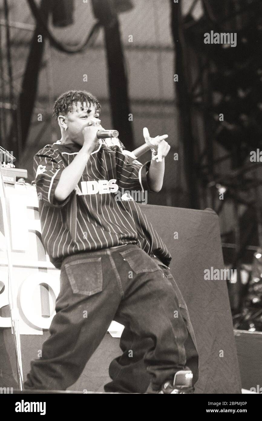 Kris kross hi-res stock photography and images - Alamy