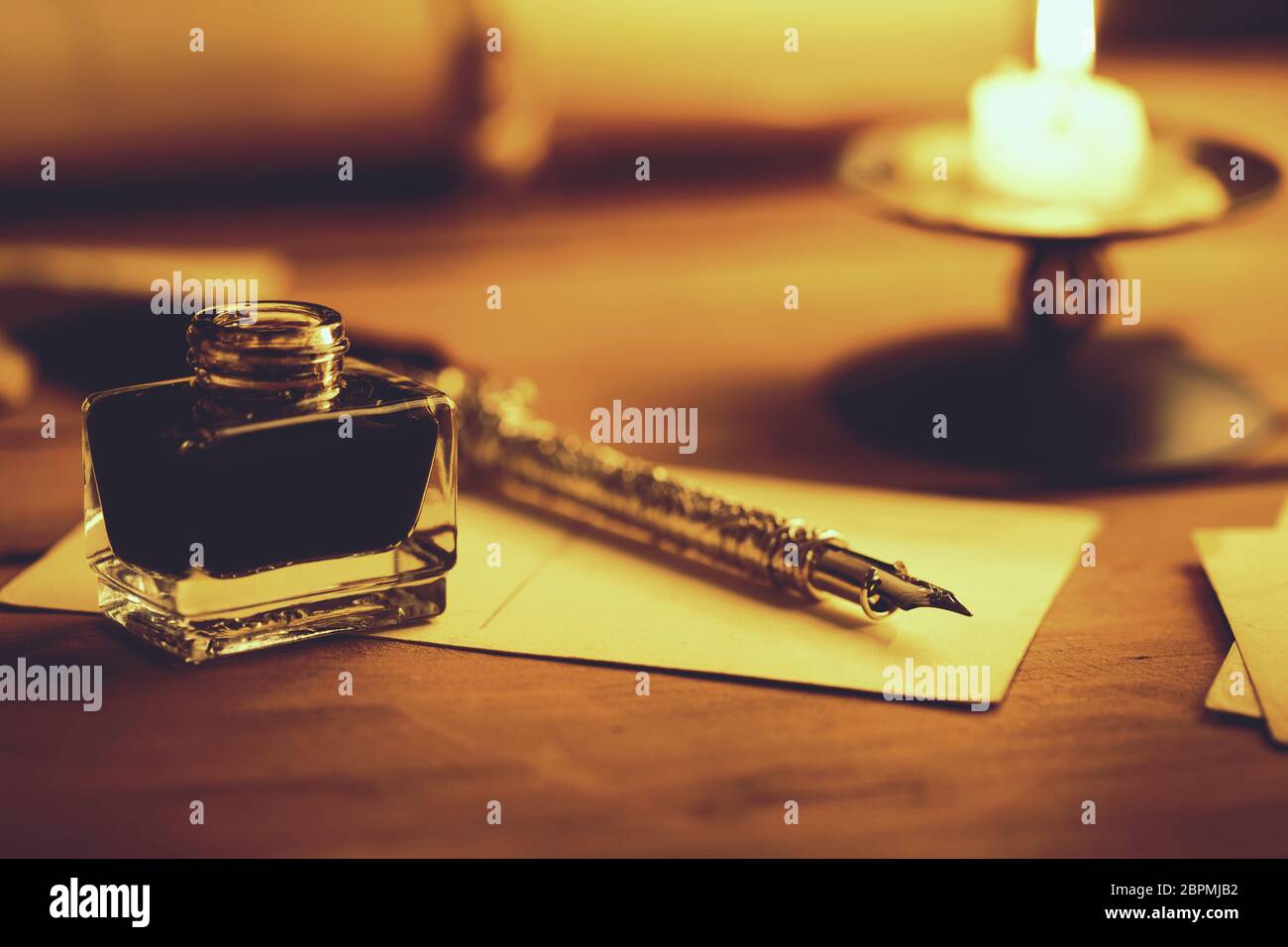 Vintage quill pen hi-res stock photography and images - Alamy