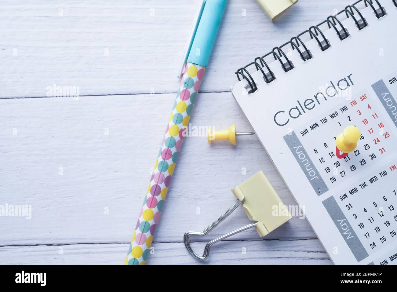 deadline concept with push pin on calendar date Stock Photo - Alamy