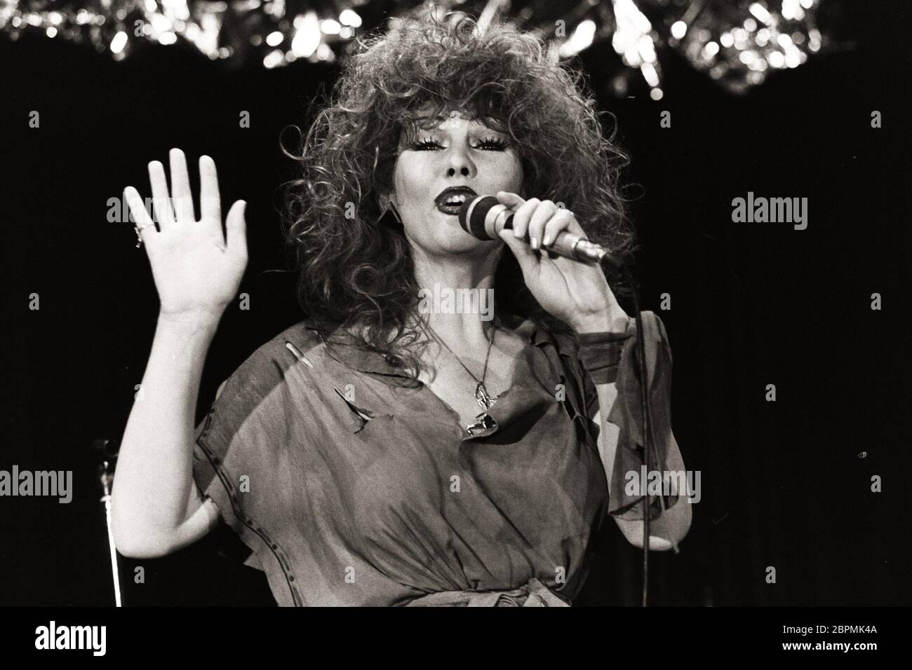 Senftöpfchen Theater Köln// 25.04.1994 - Auf dem Bild ist die Sängerin ...