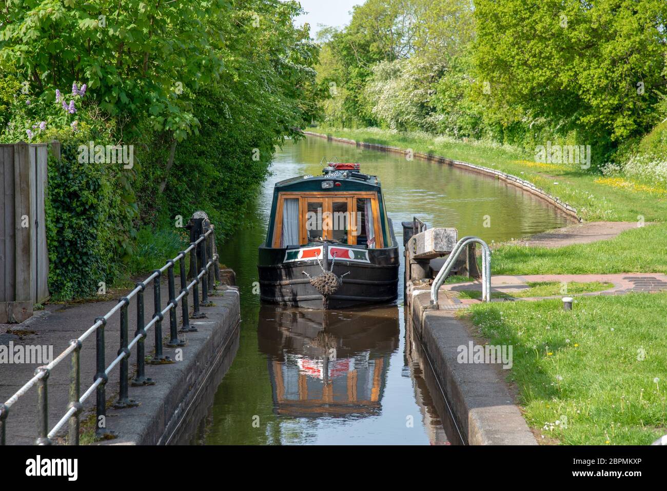 Narrowboat approaching bridge hi-res stock photography and images - Alamy