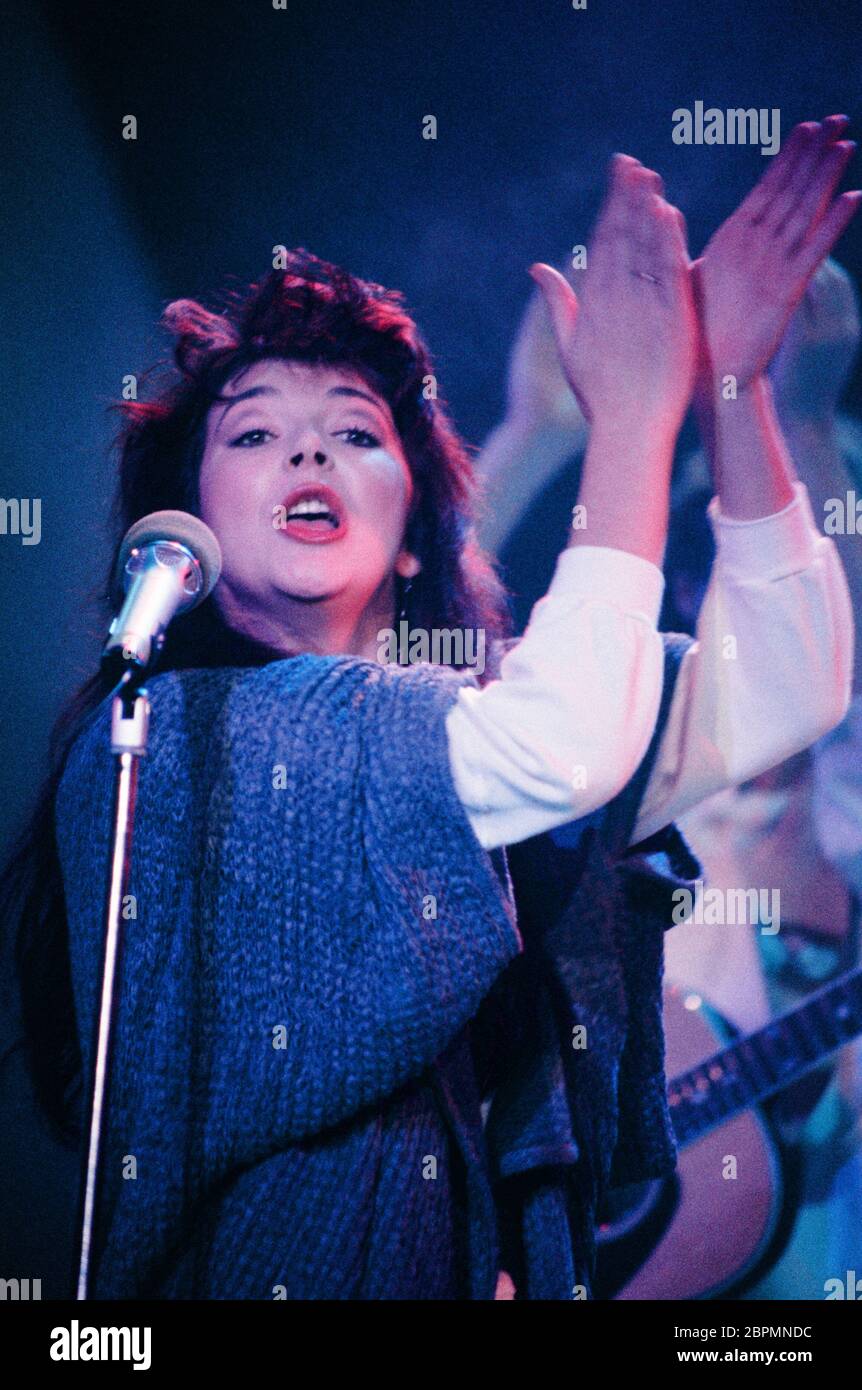 Kate bush 1985 hi-res stock photography and images - Alamy