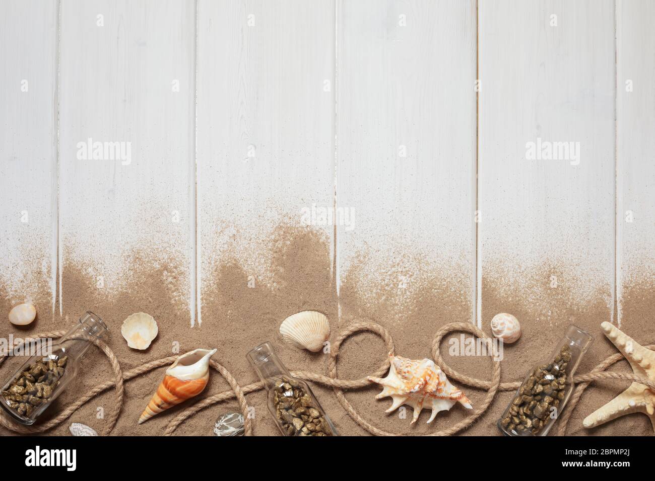 Seashell on sand still life hi-res stock photography and images - Alamy