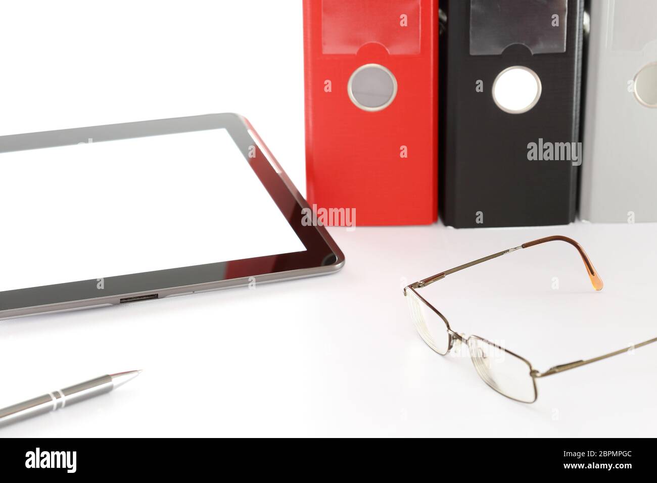 computer and file folders on a desk in an office Stock Photo - Alamy