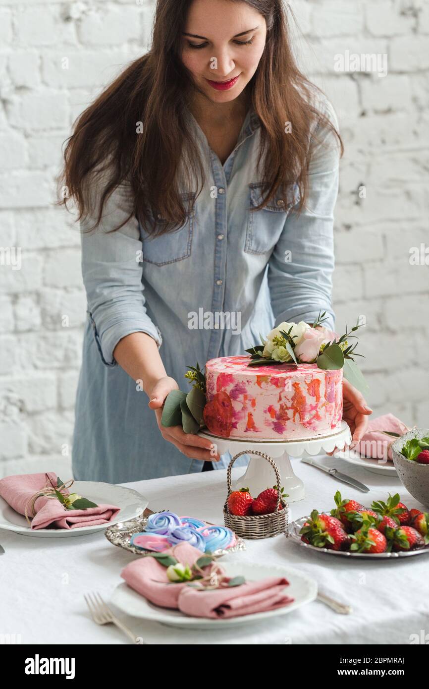 Vintage birthday cake hi-res stock photography and images - Alamy