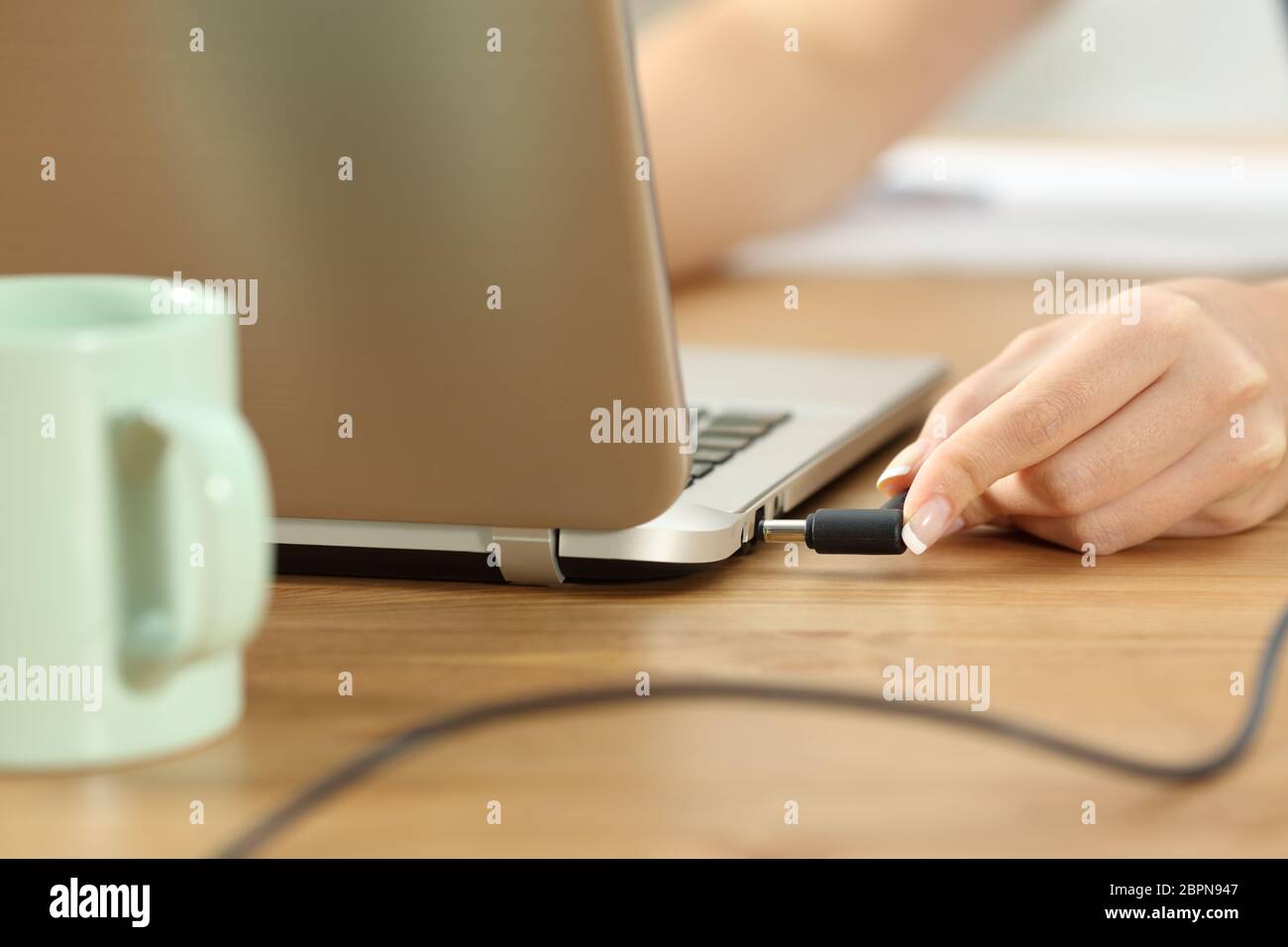 Woman plugging computer hi-res stock photography and images - Alamy