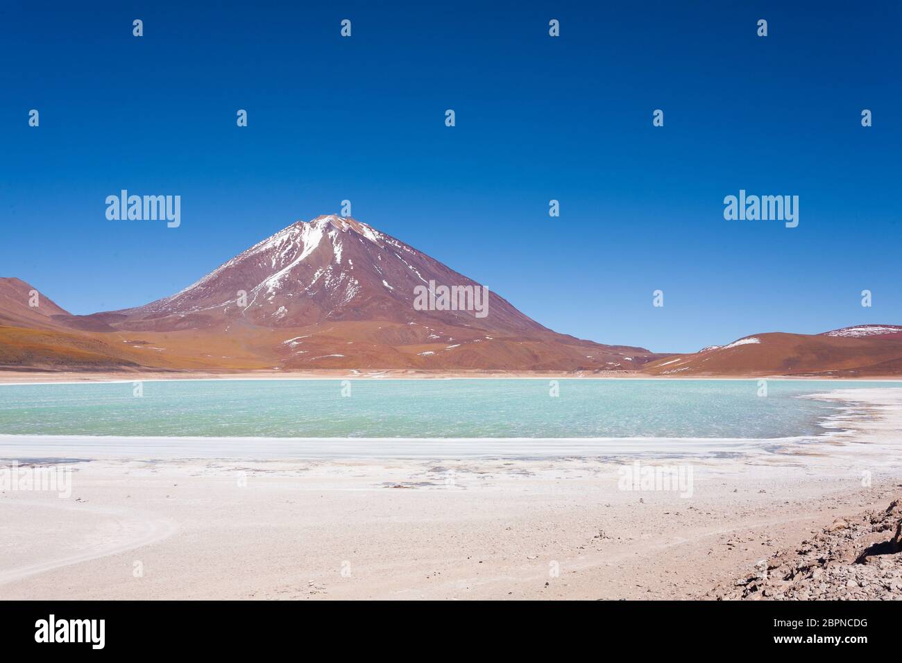 Laguna Verde landscape,Bolivia.Beautiful bolivian panorama.Green lagoon ...