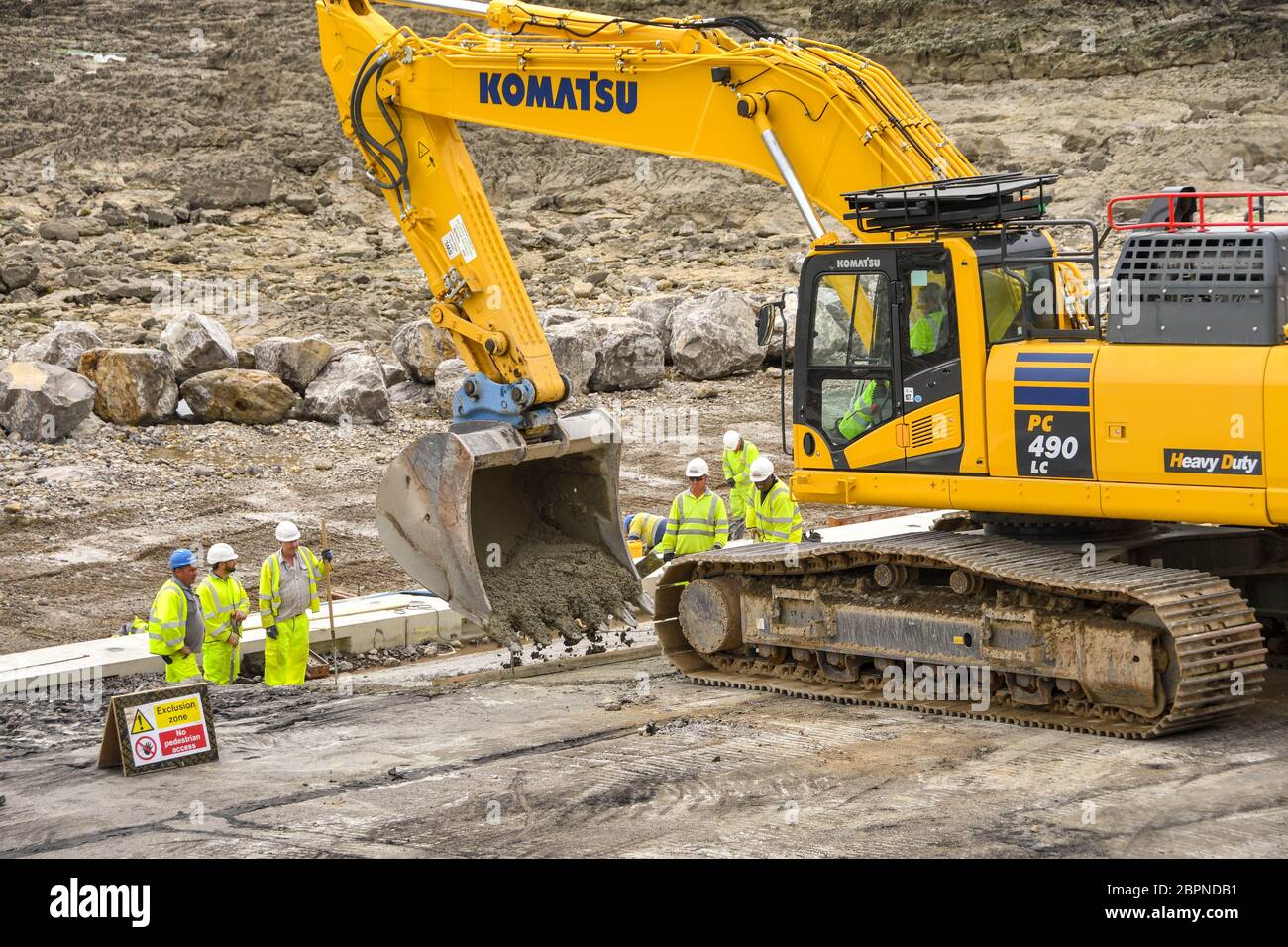 Construction excavator digger foundations hi-res stock photography and ...