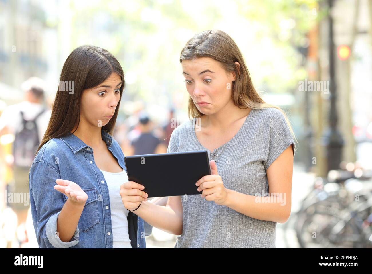 Two females and teens and upset hi-res stock photography and images - Alamy