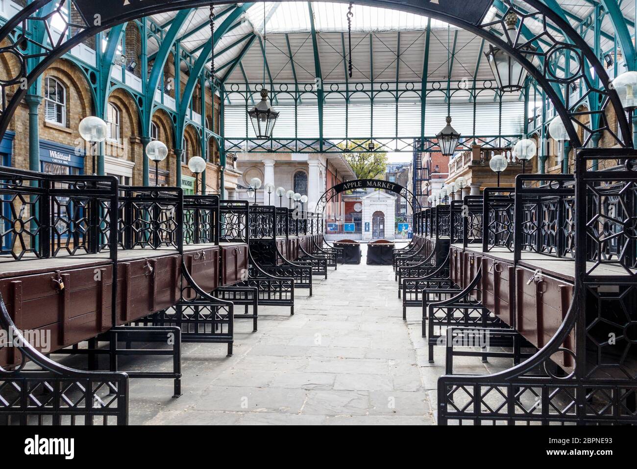 Empty market stalls hi-res stock photography and images - Alamy