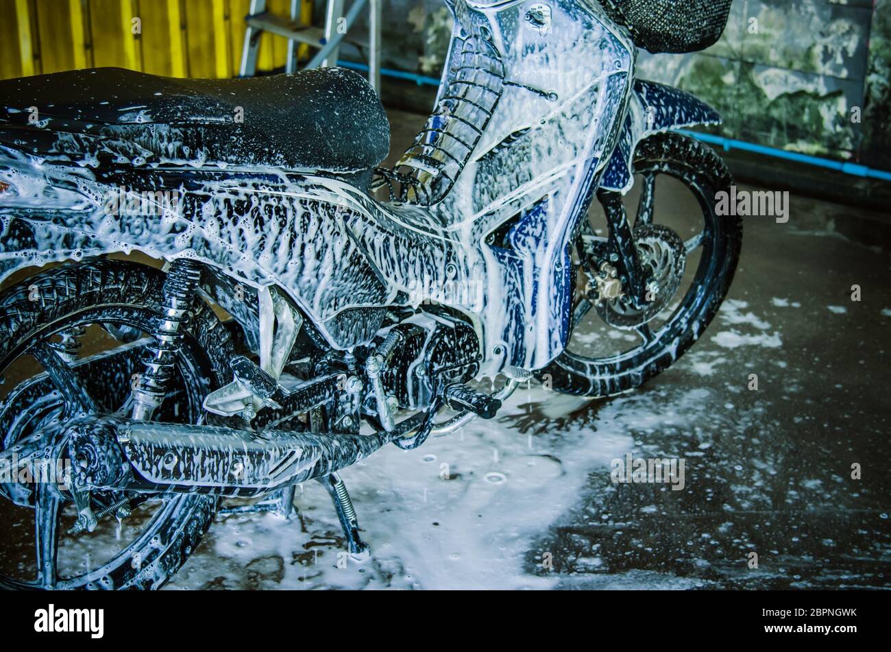 Wet motorcycle tank hi-res stock photography and images - Alamy