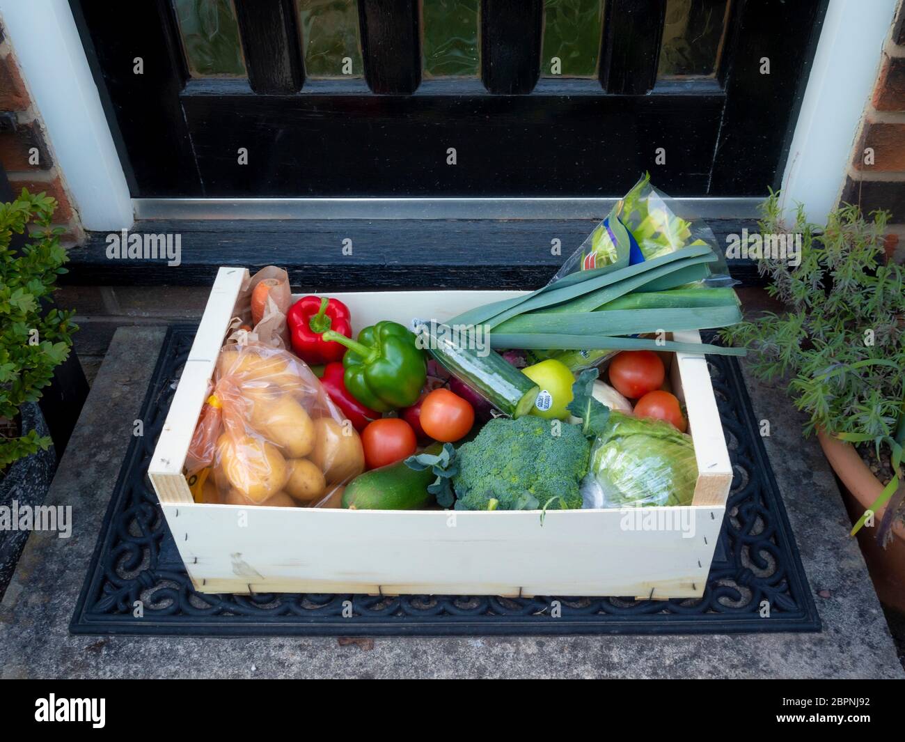 Vegetable box delivery hi-res stock photography and images - Alamy