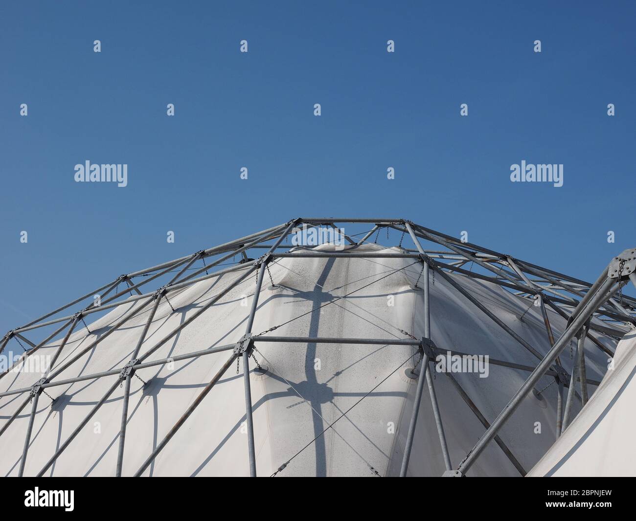 Geodesic dome structure white hi-res stock photography and images - Alamy