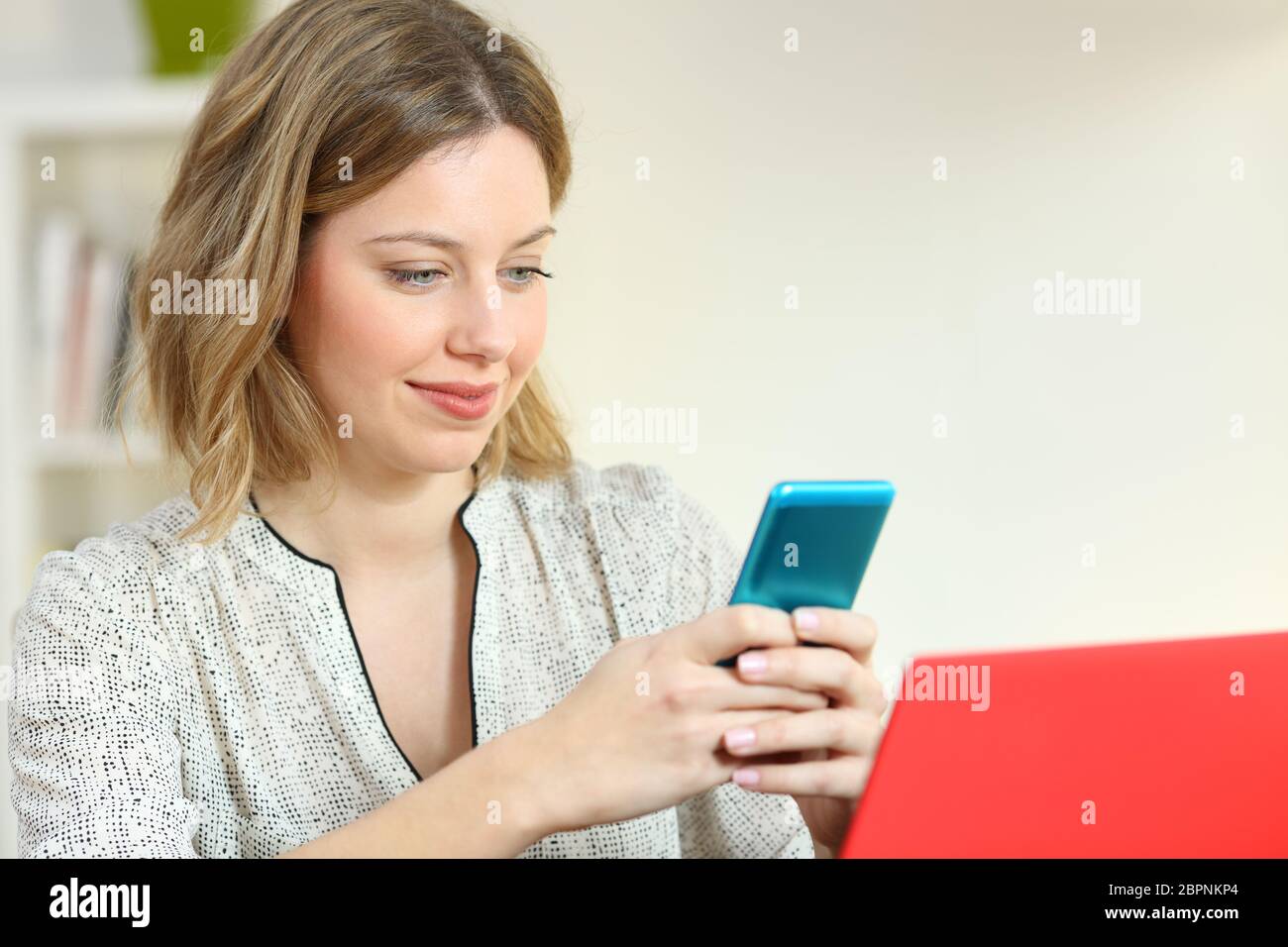 Reading writing text messages hi-res stock photography and images - Alamy
