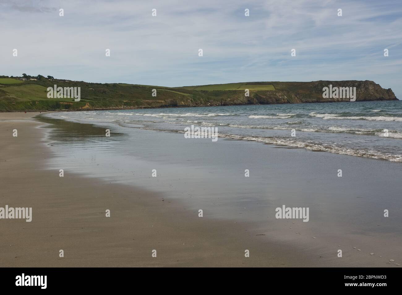 Low tide at Pendower Beach, Cornwall, England Stock Photo - Alamy