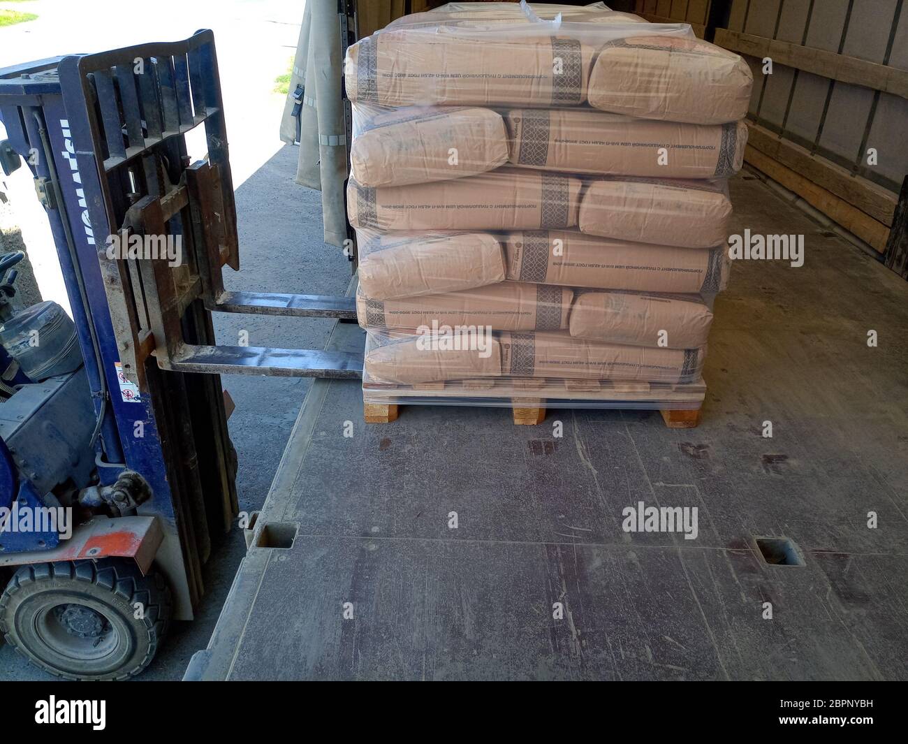 Bags of cement hi-res stock photography and images - Alamy