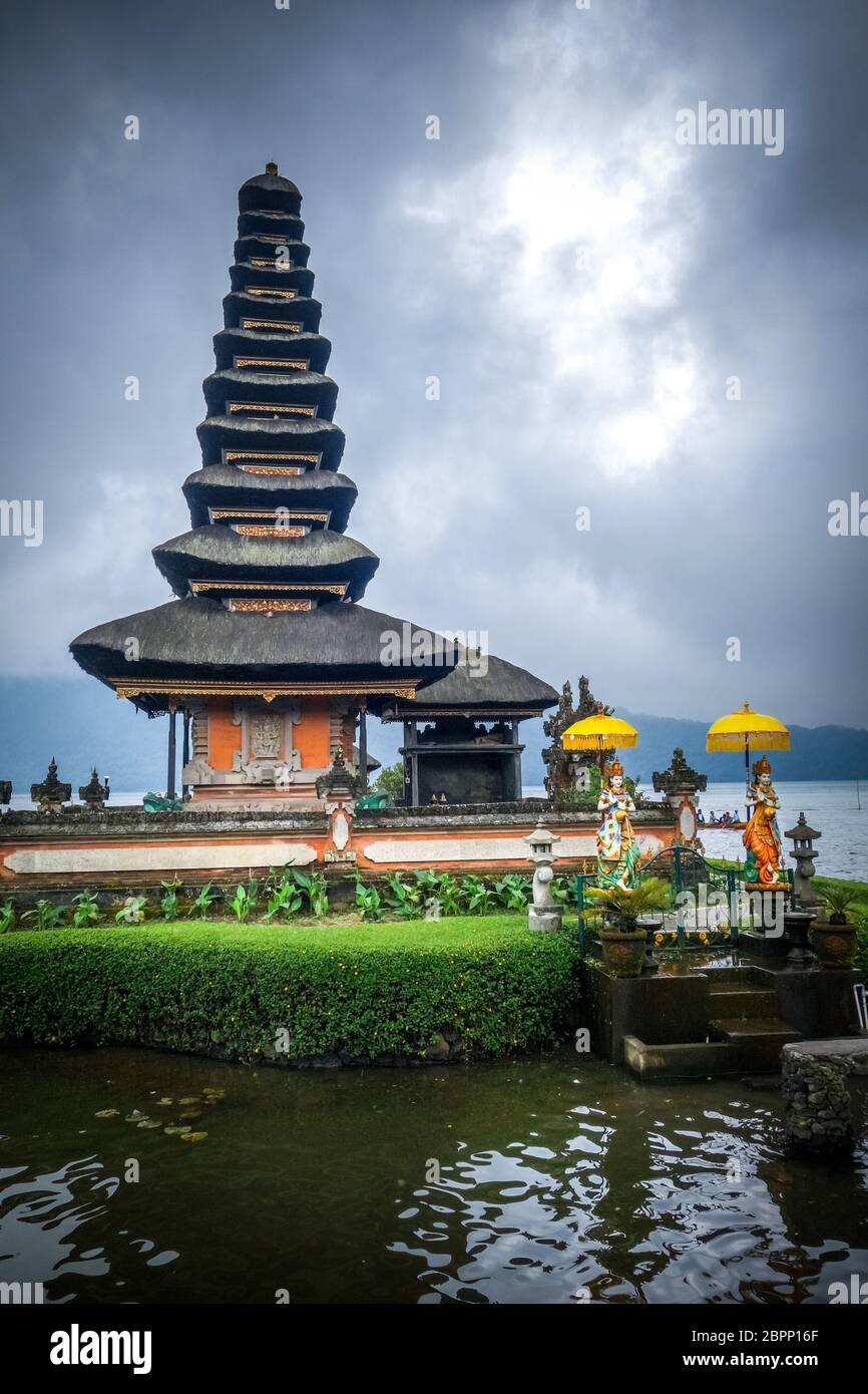 Munduk temple hi-res stock photography and images - Alamy