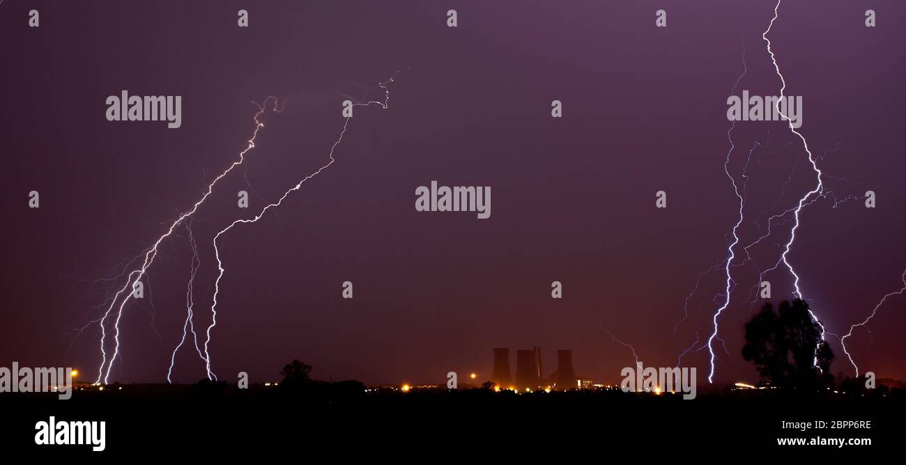 Lightning streak hi-res stock photography and images - Alamy