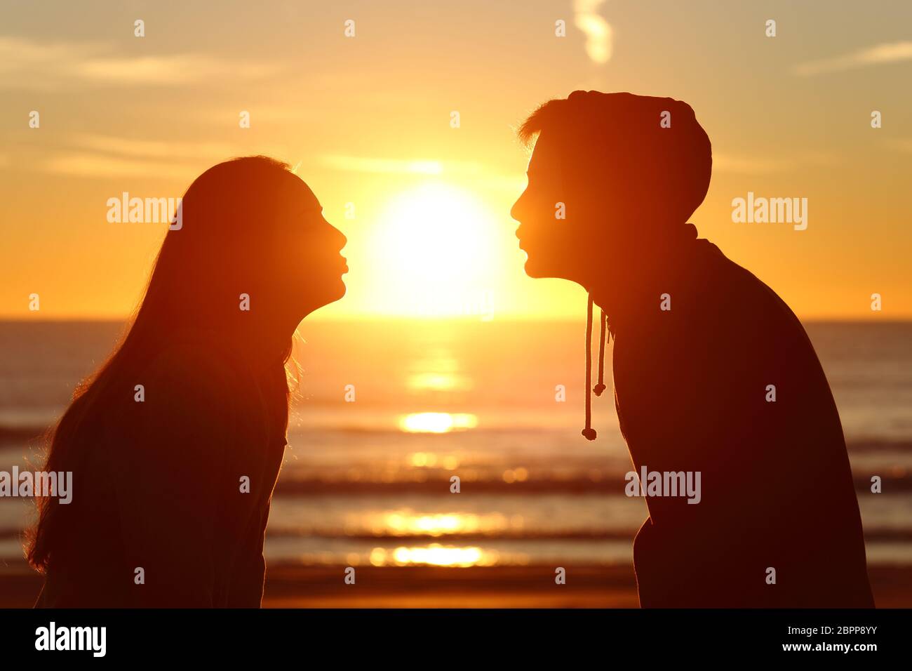 Couple Kissing Kiss Teens Teenagers High Resolution Stock Photography ...