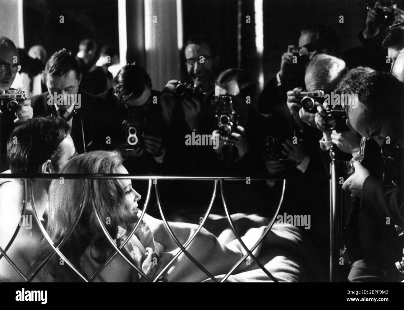 Luciana Paluzzi Thunderball Black and White Stock Photos & Images - Alamy