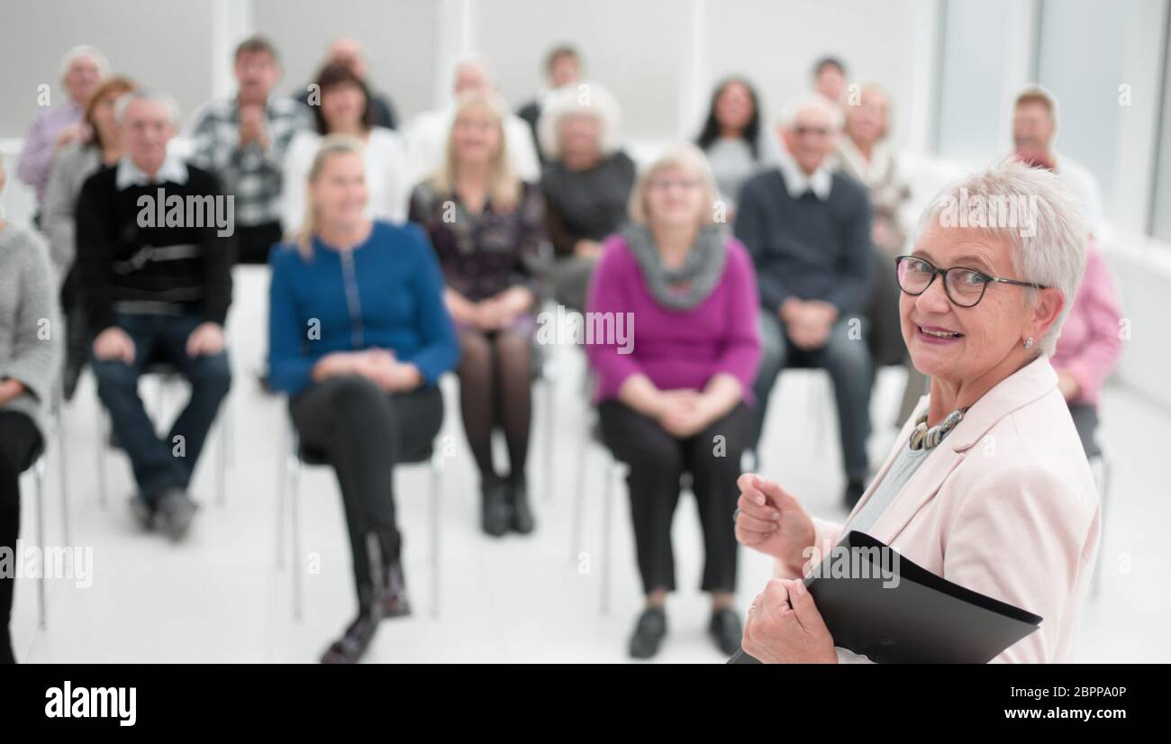Woman addressing colleagues hi-res stock photography and images - Alamy