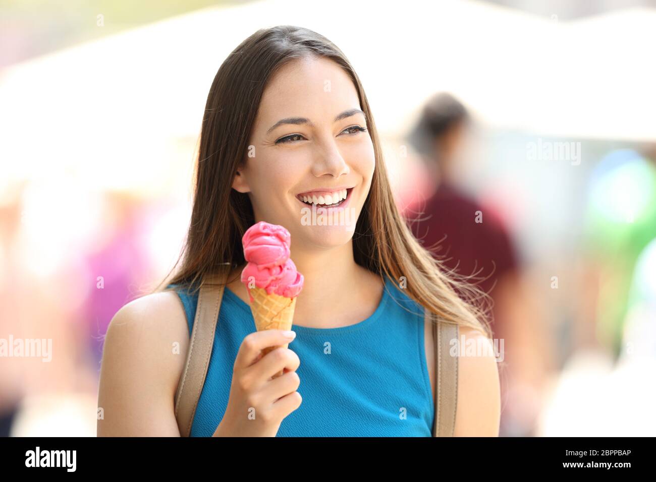 Teen girl ice cream cone hi-res stock photography and images - Alamy