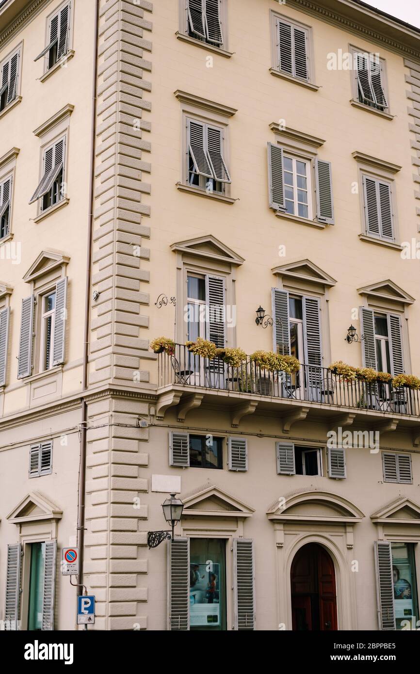 The facade of building in Florence, Italy Stock Photo - Alamy