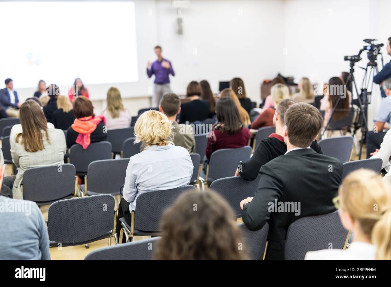 Interview round table hi-res stock photography and images - Alamy