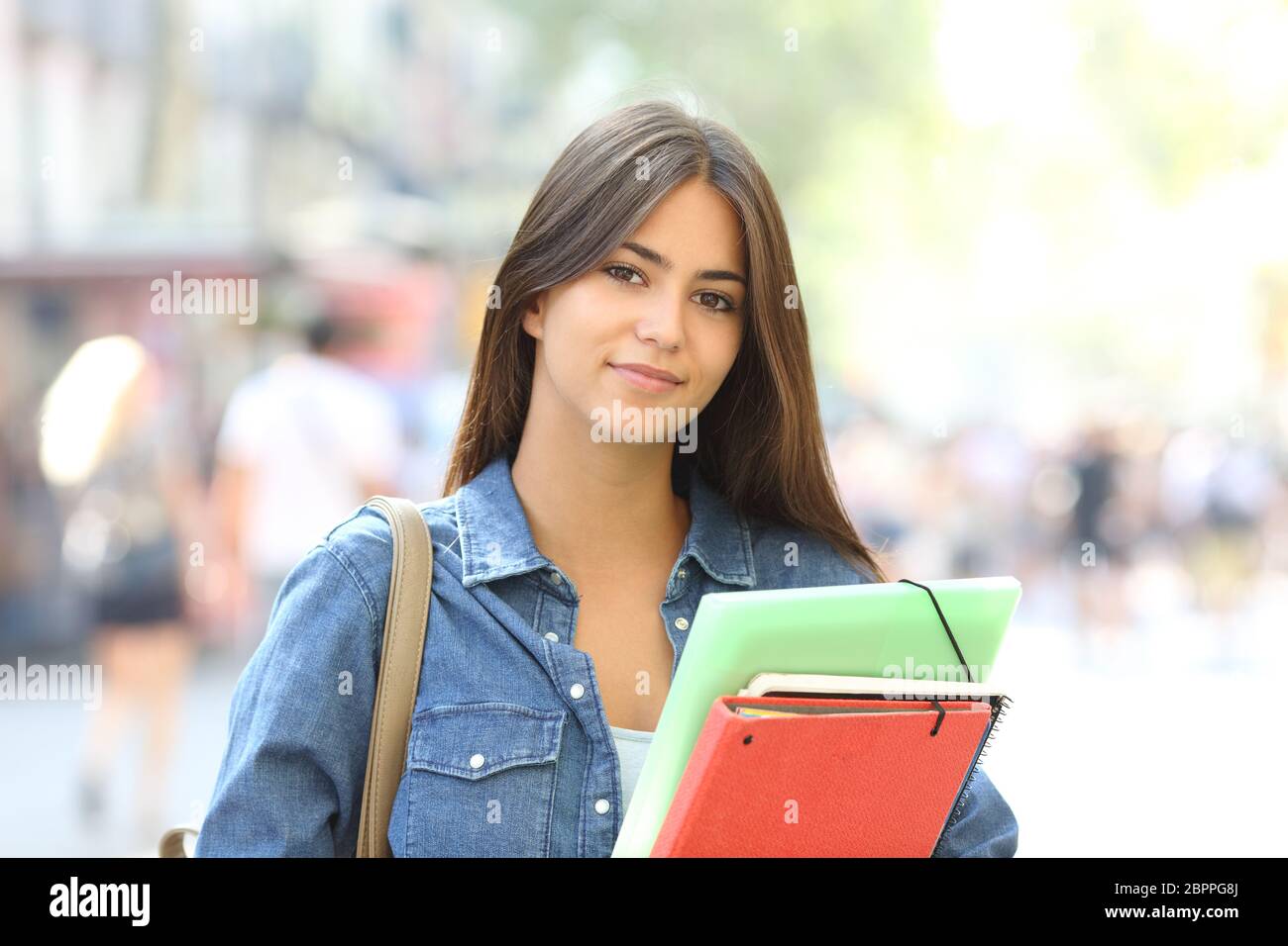Front view portrait of a relaxed student looking at camera in the ...