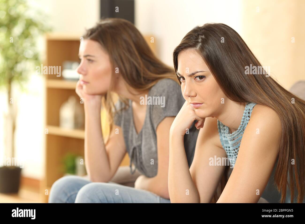 Women arguing on a sofa hi-res stock photography and images - Alamy