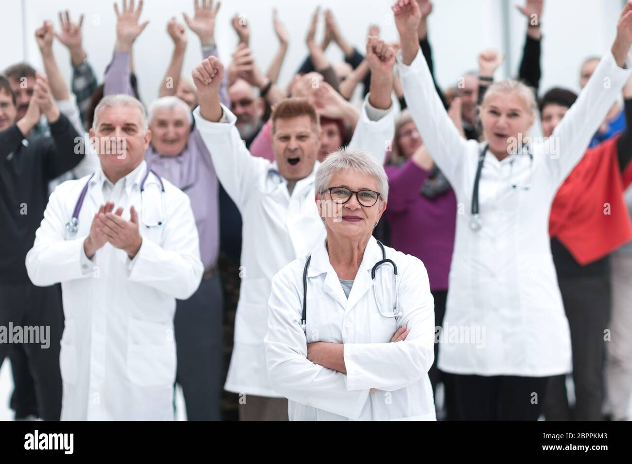 Group doctors and patients clapping their hands to celebrate recovery ...